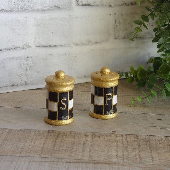 The Crafty Hobbit | Accents | Vintage Checks Salt And Pepper Shaker ...